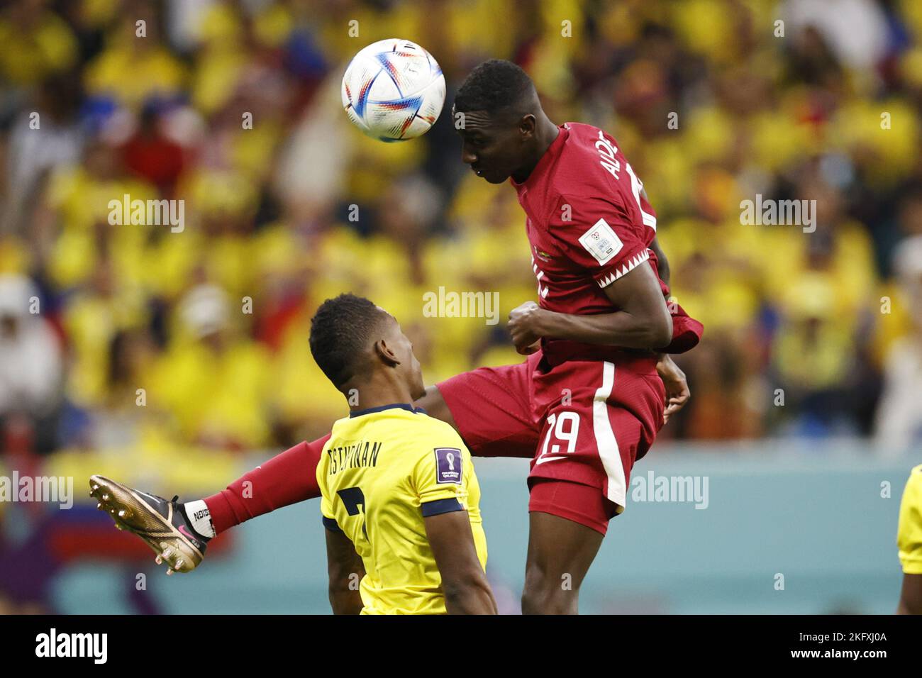 AL KHOR - (l-r) Pervis Estupinan of Ecuador, Almoez Ali of Qatar during ...