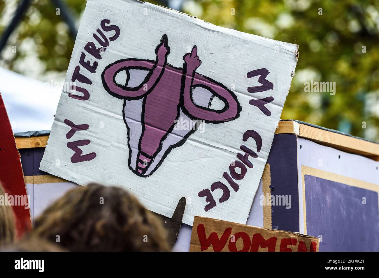 Draw of an uterus as a symbol of liberty for women | Dessin ...