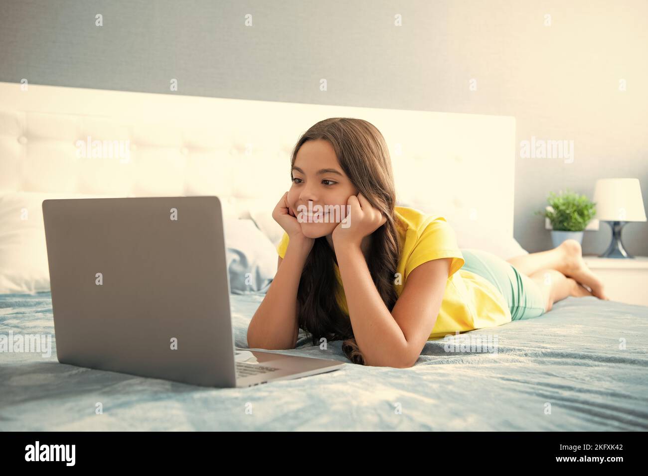 Young girl studying online class hi-res stock photography and images ...