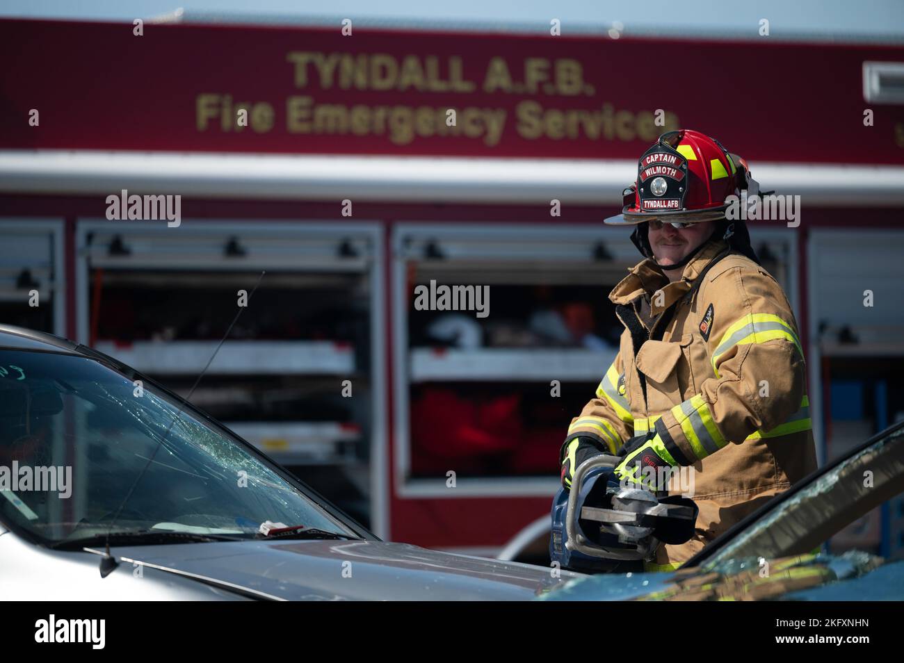 Jaws of life tool hi-res stock photography and images - Alamy