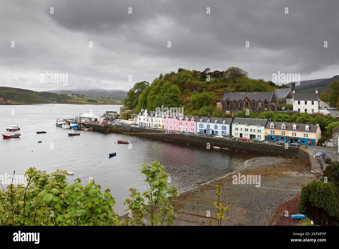 Old harbor of portree hi-res stock photography and images - Alamy