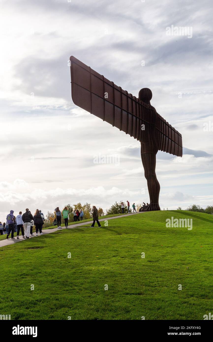 Angel Of The North sculpture by Anthony Gormley, Gateshead, Newcastle ...