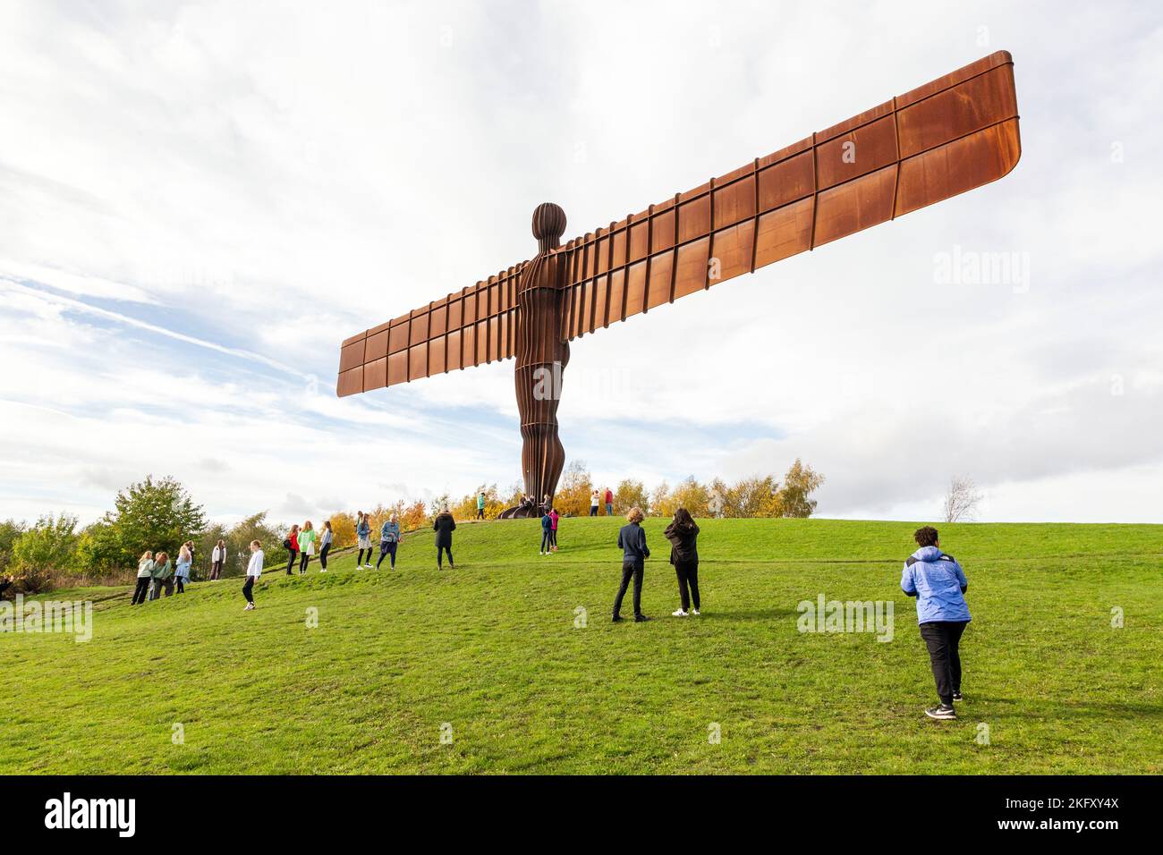 Angel Of The North sculpture by Anthony Gormley, Gateshead, Newcastle ...