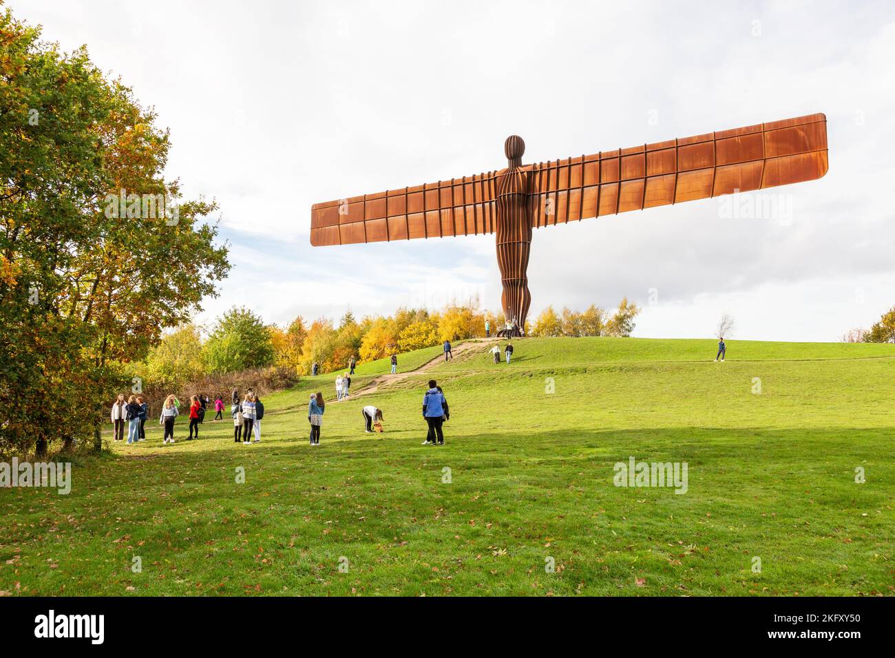 Angel Of The North sculpture by Anthony Gormley, Gateshead, Newcastle ...