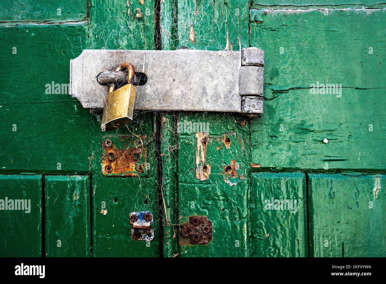 Painted green gates hi-res stock photography and images - Alamy