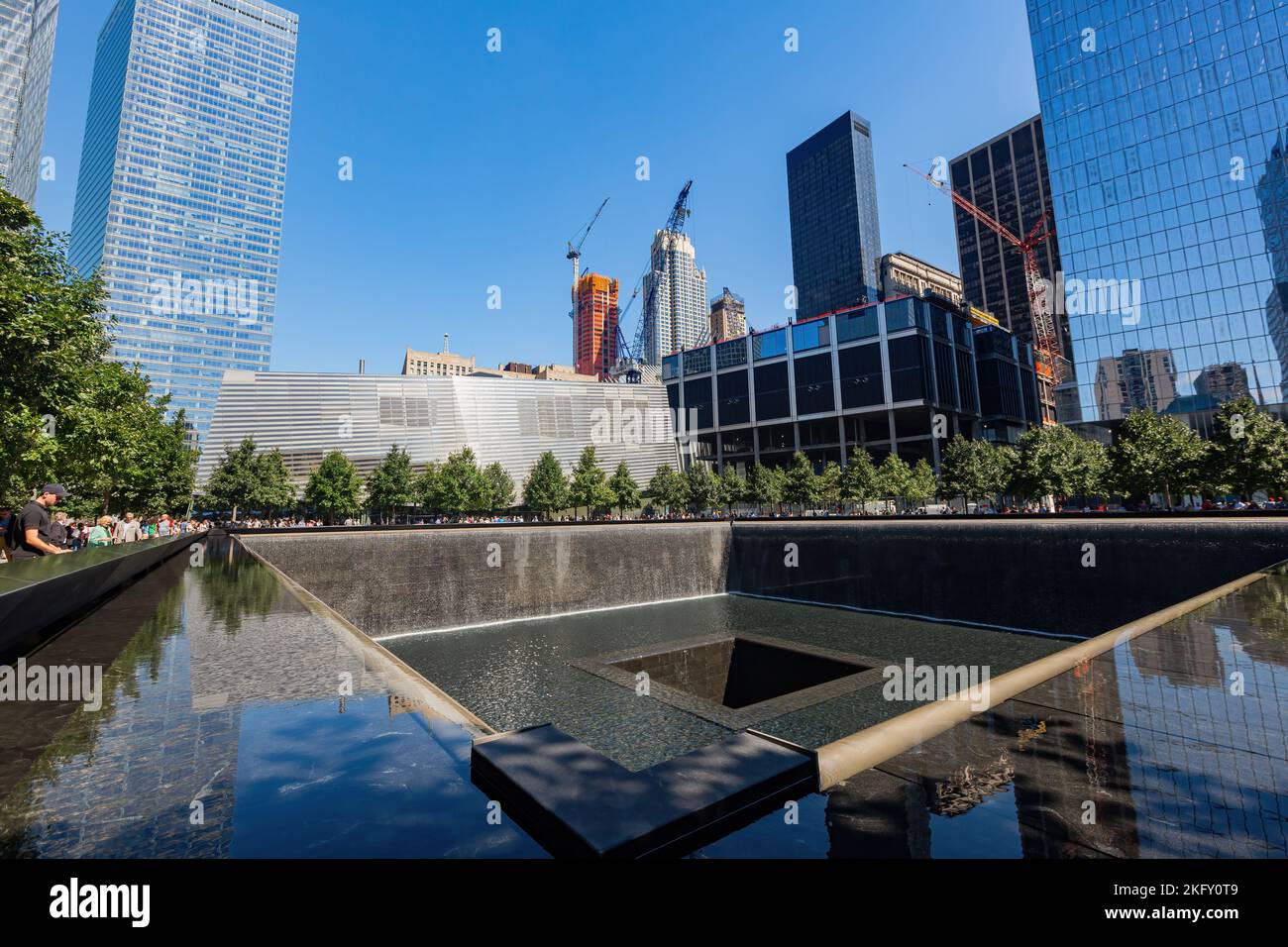 911 memorial museum new york exterior hi-res stock photography and ...