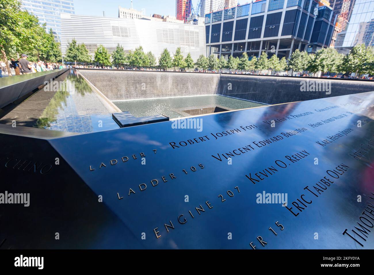 911 memorial museum new york exterior hi-res stock photography and ...
