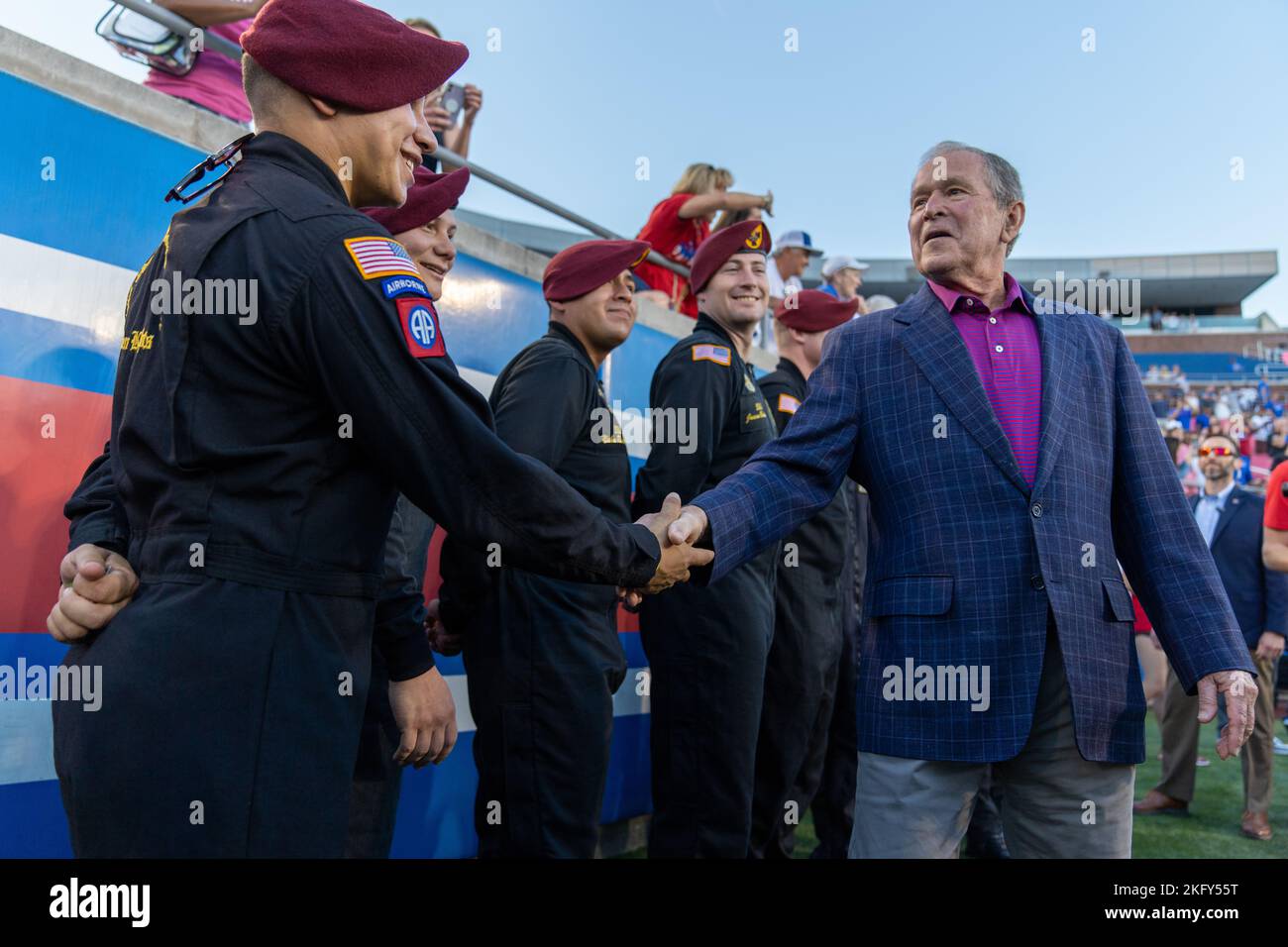 Members of the U.S. Army Parachute Black demonstration team met former ...