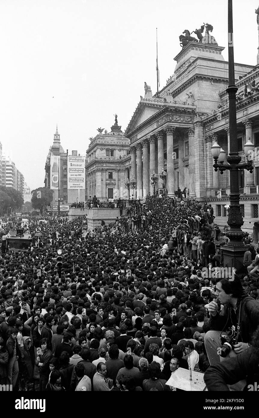 Juan Domingo Perón´s funeral, Congreso Nacional (National Congress ...