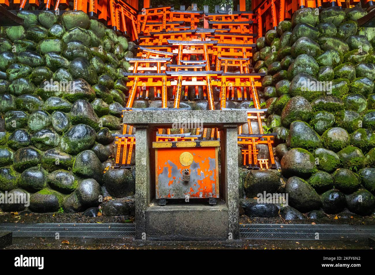 Sanctuary at Fushimi Inari Taisha in Kyoto Japan with small red gates ...