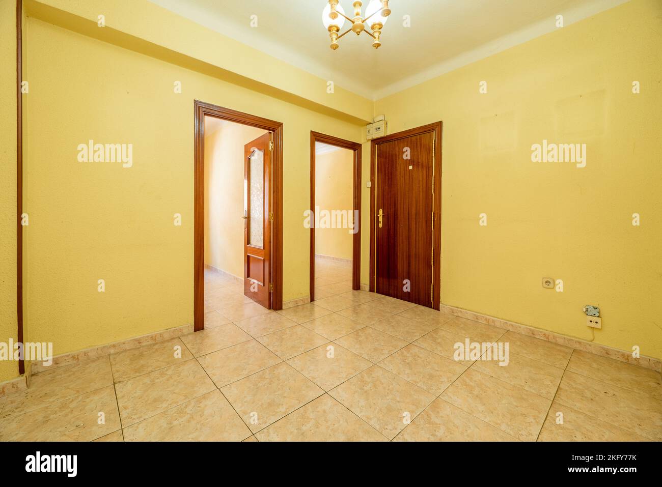 Distributor of a house with stoneware floors, yellow painted walls and ...