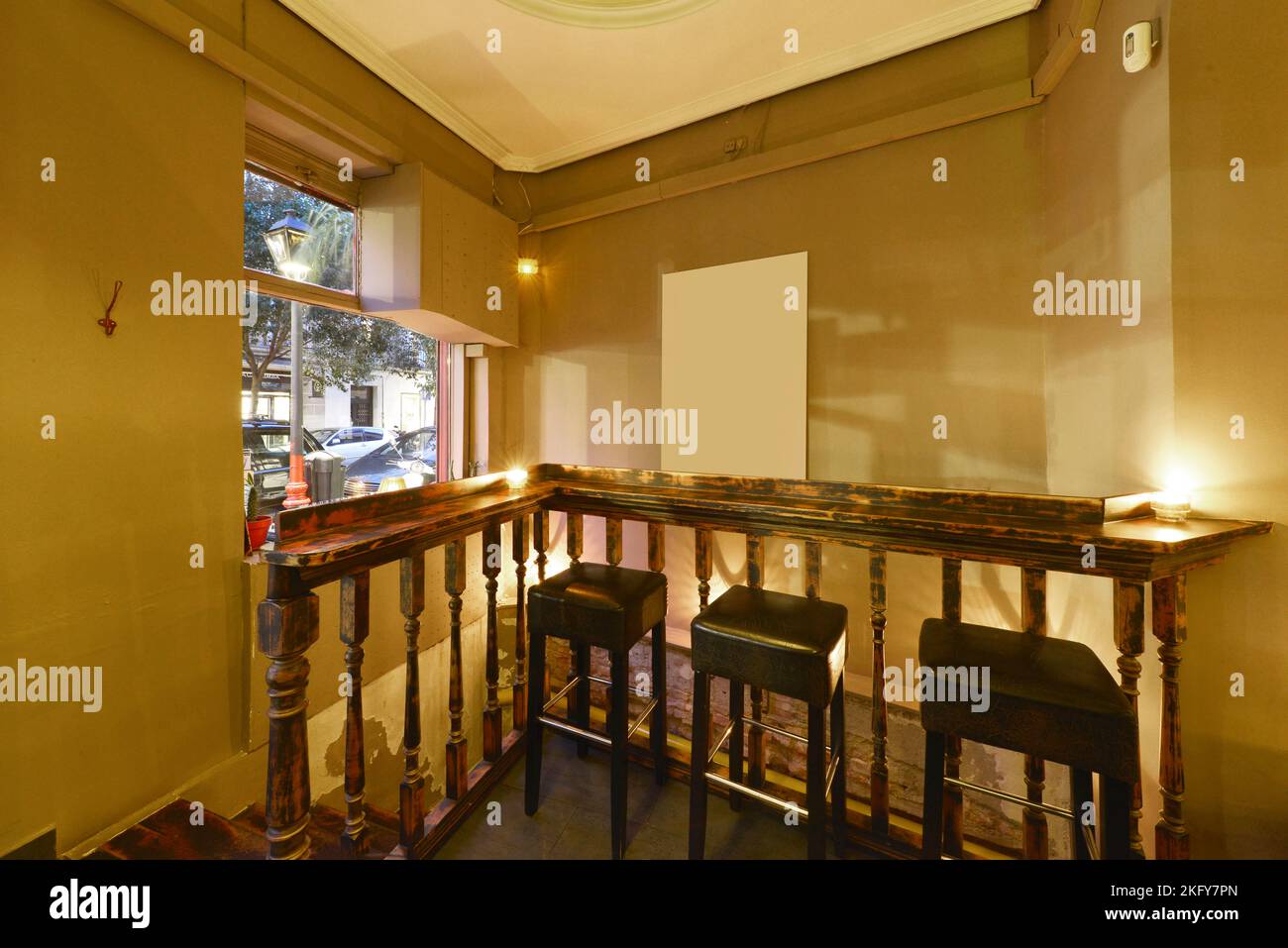 Corner of a bar hi-res stock photography and images - Alamy