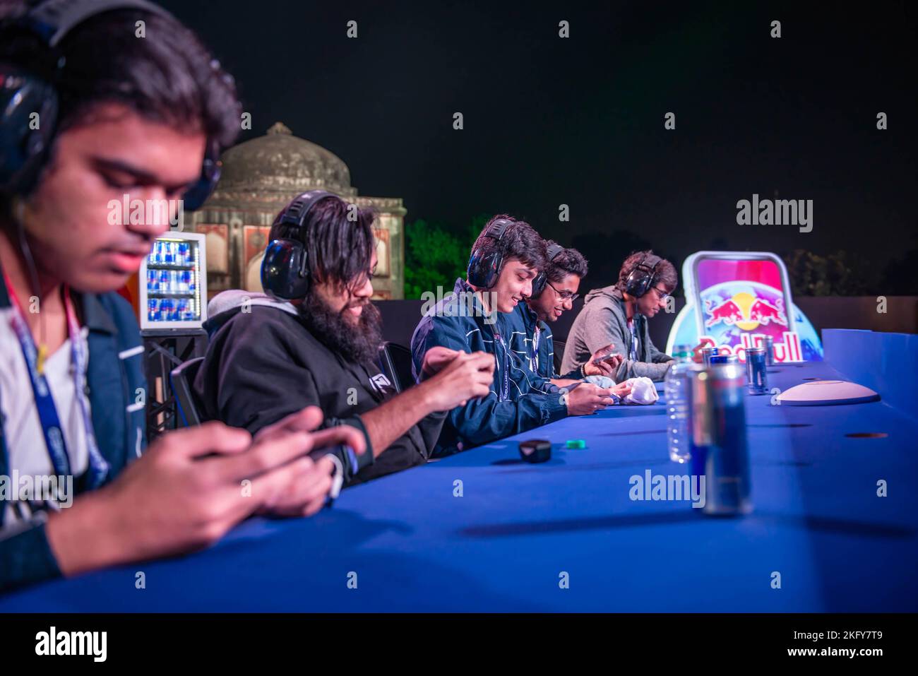 Mobile esports open hi-res stock photography and images - Alamy