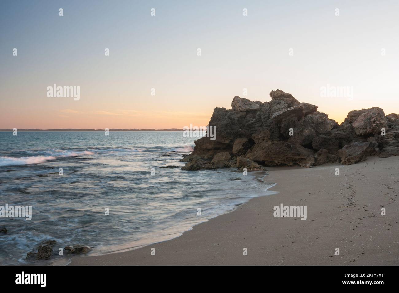 Limestone rock formations mark the end of Hooper’s Beach, Robe, South ...