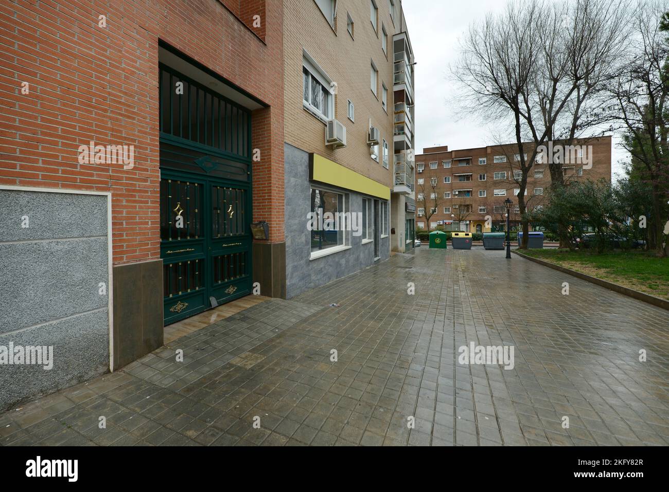 Facades of residential buildings with access from an external portal on ...