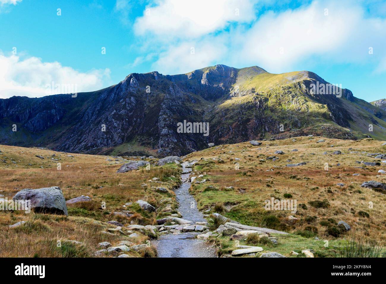 Hiking summit snowdonia hi-res stock photography and images - Alamy