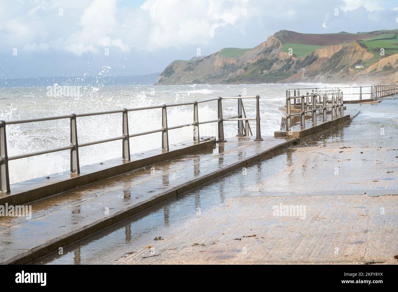 Water splash slippery promenade hi-res stock photography and images - Alamy