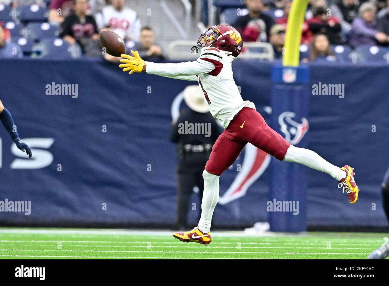Jahan dotson commanders hi-res stock photography and images - Alamy
