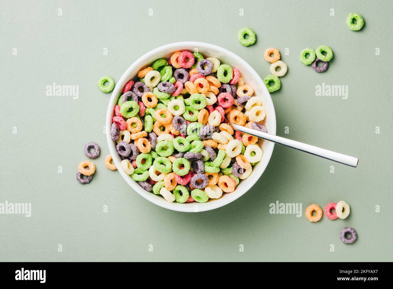 Colorful corn rings in bowl on green background. Ring-shaped sweet ...