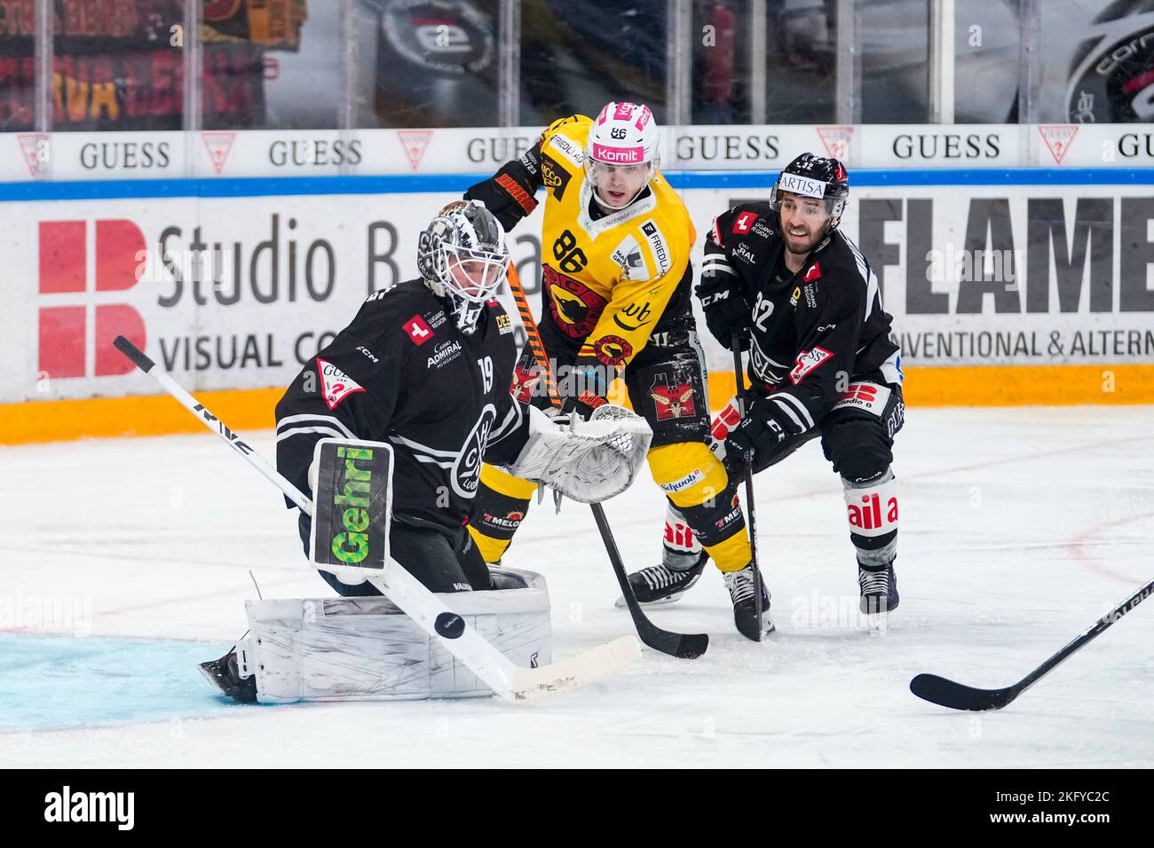 20.11.2022, Porza, Cornèr Arena, NL: HC Lugano - SC Bern, #19 Mikko ...