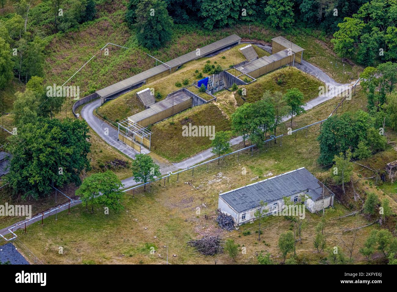 Sites de production hi-res stock photography and images - Alamy