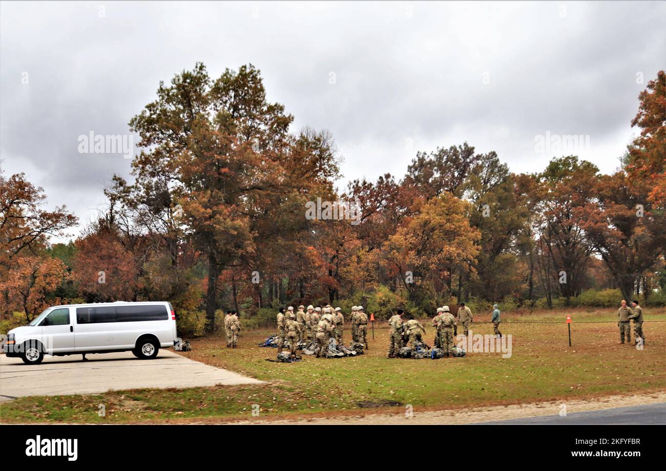 Army ROTC cadets with the University of Wisconsin-Madison hold training ...
