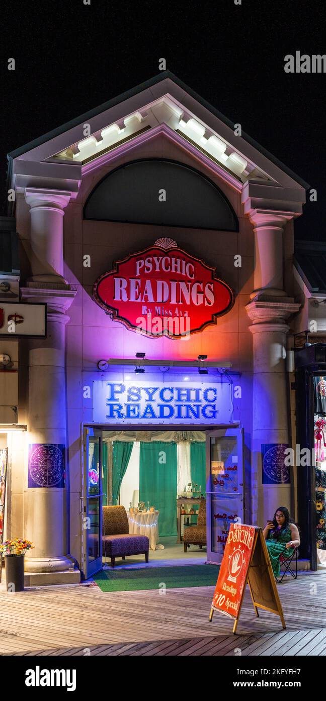 Psychic reading hi-res stock photography and images - Alamy