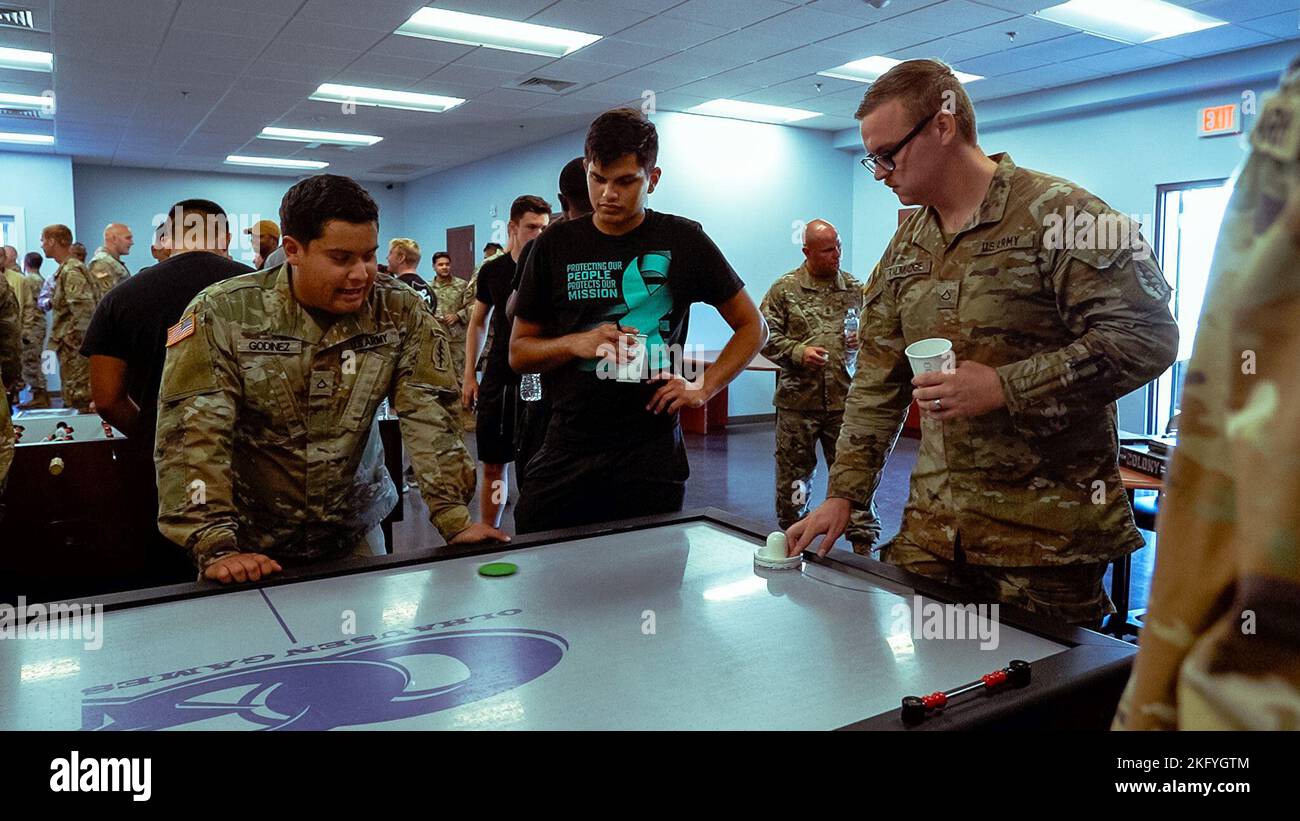 Soldiers at 7th Special Forces Group (Airborne) play air hockey in the ...