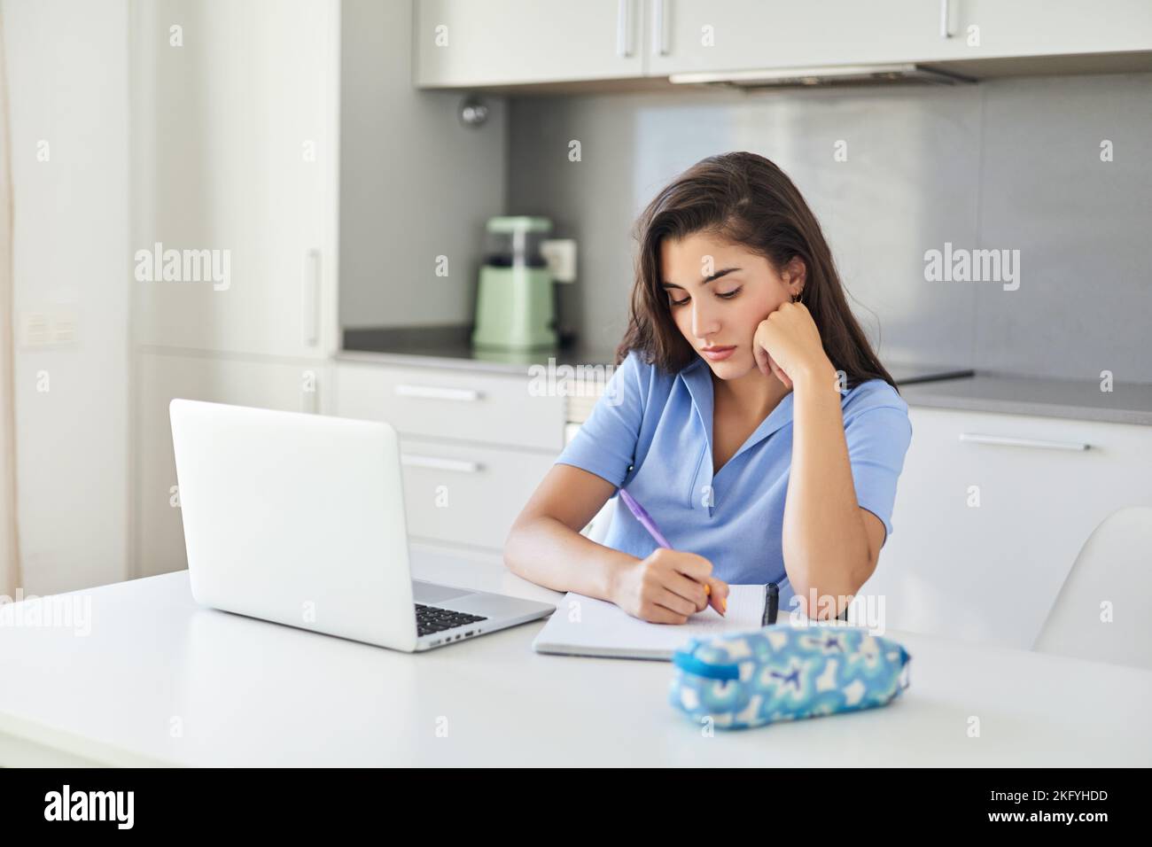 Computer at home hi-res stock photography and images - Alamy