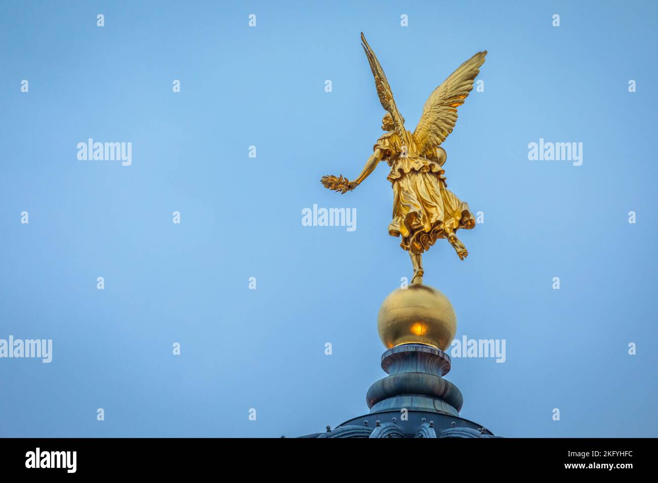 Gold angel in dresden hi-res stock photography and images - Alamy