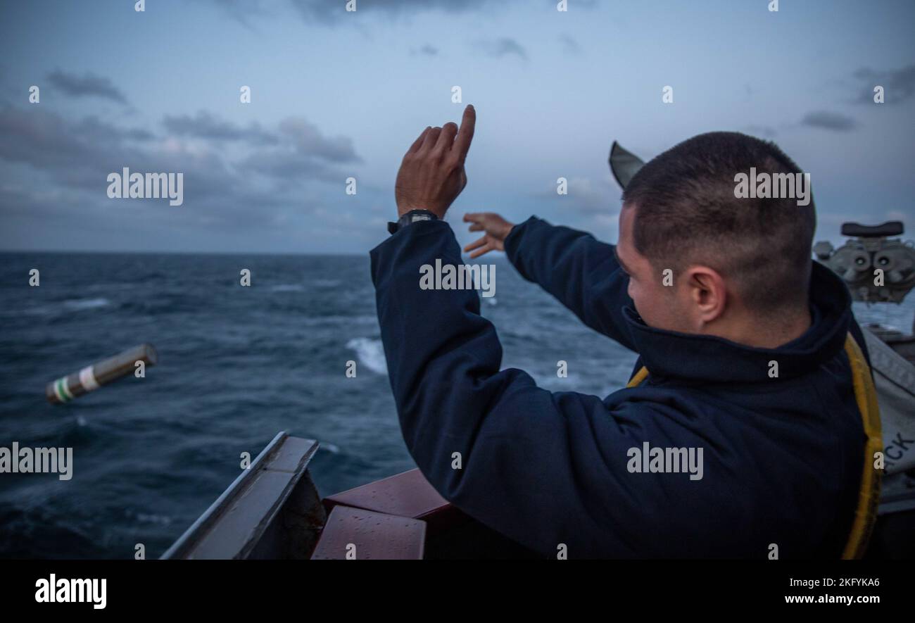 Float throws hi-res stock photography and images - Alamy