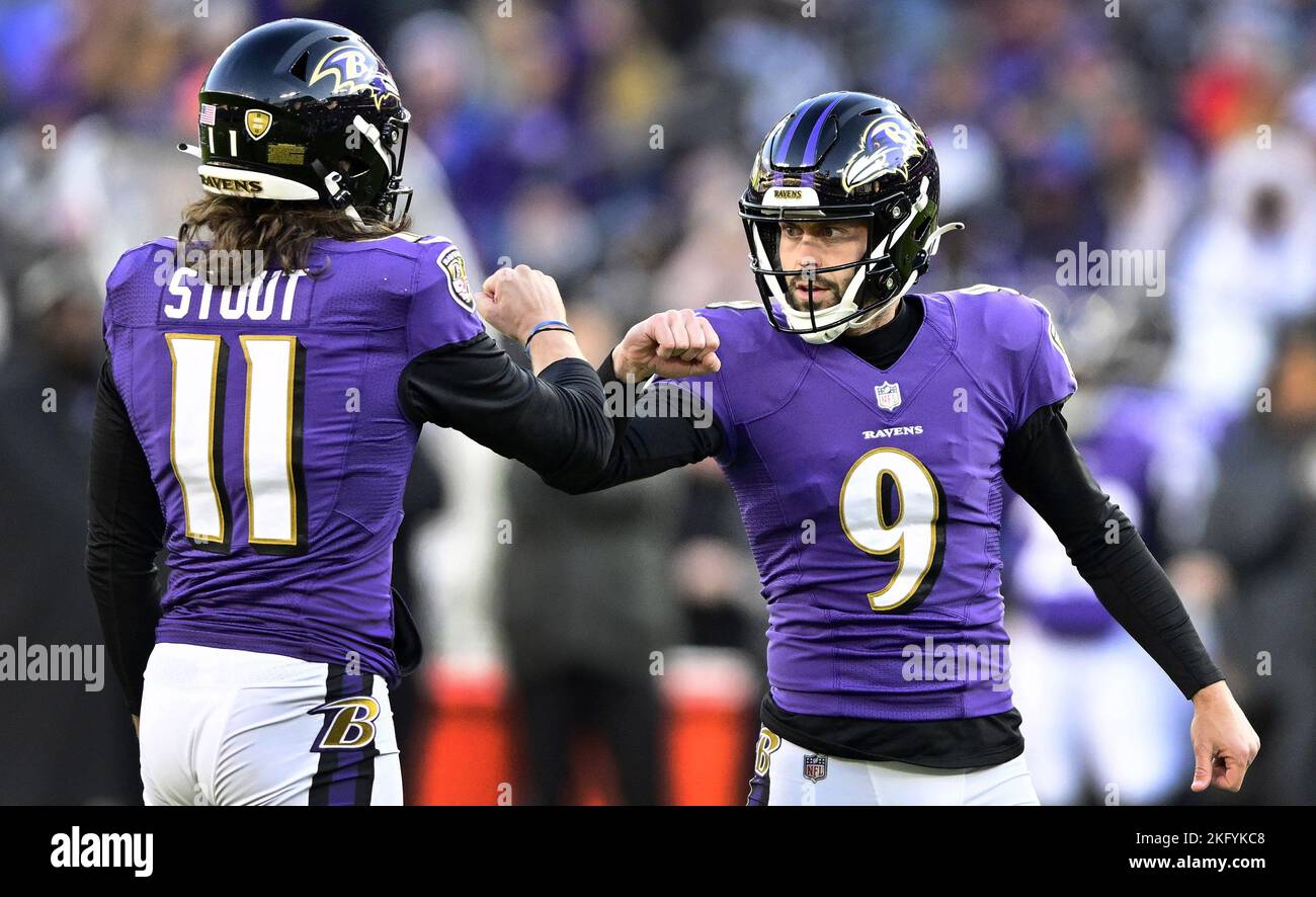 Football place kicker holder in hi-res stock photography and images - Alamy