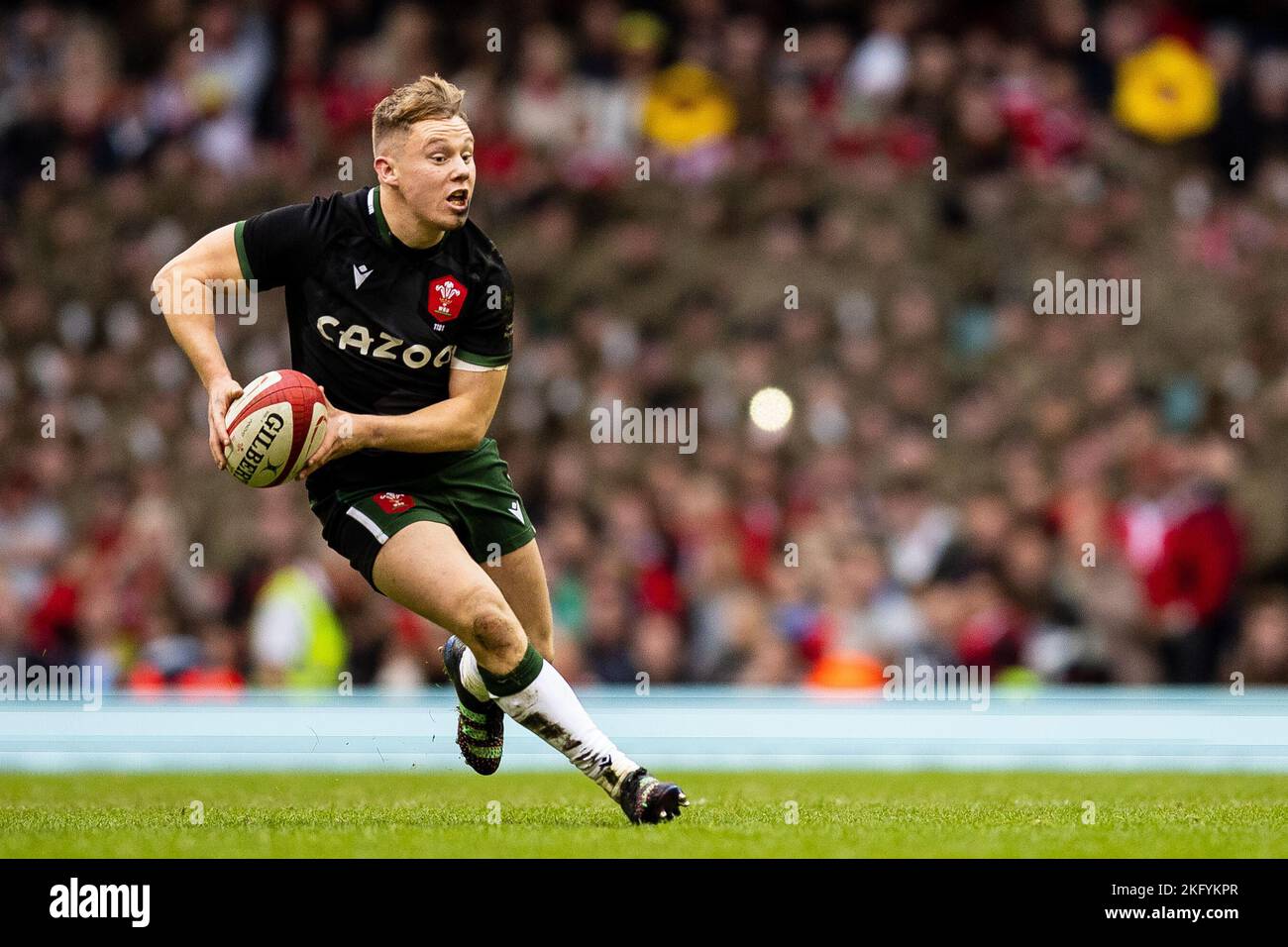 Sam costelow wales rugby hi-res stock photography and images - Alamy