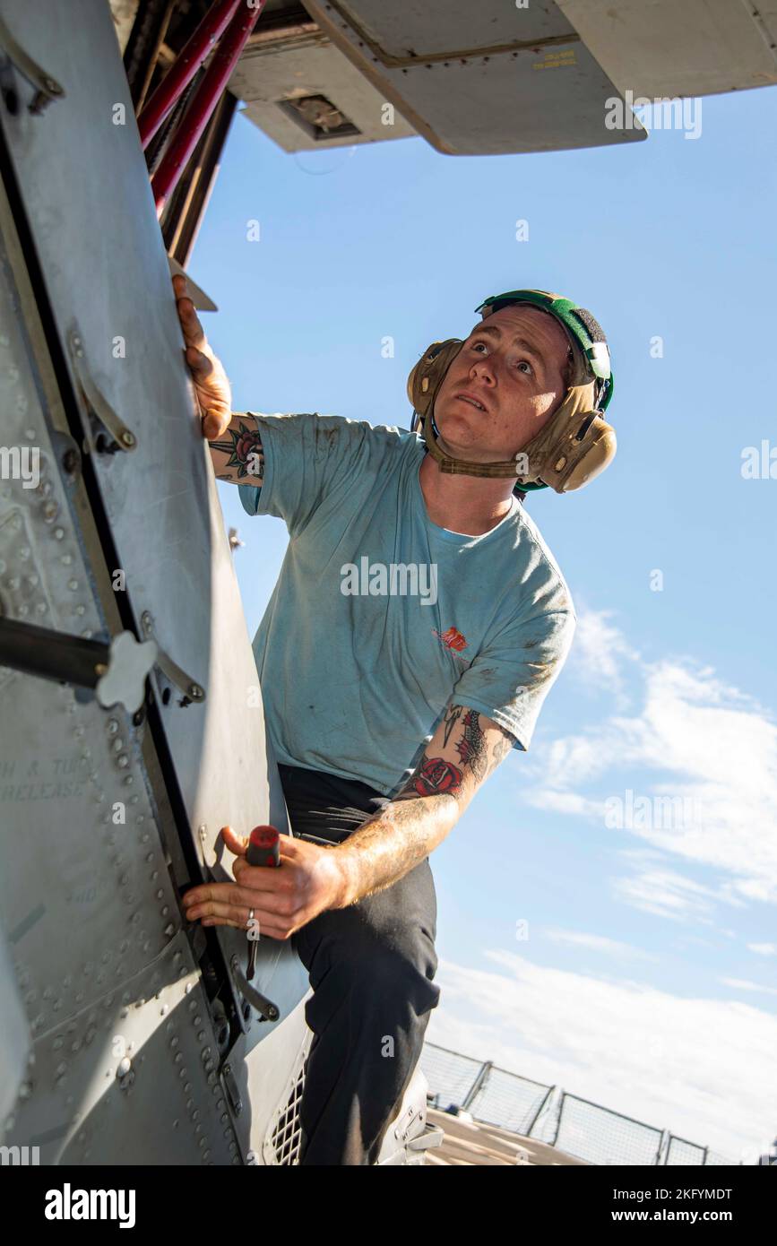 221015-N-ZQ263-1089 PACIFIC OCEAN (Oct. 15, 2022) U.S. Navy Aviation ...