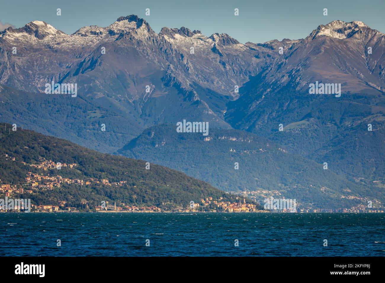 Lake como mountains beauty hi-res stock photography and images - Alamy