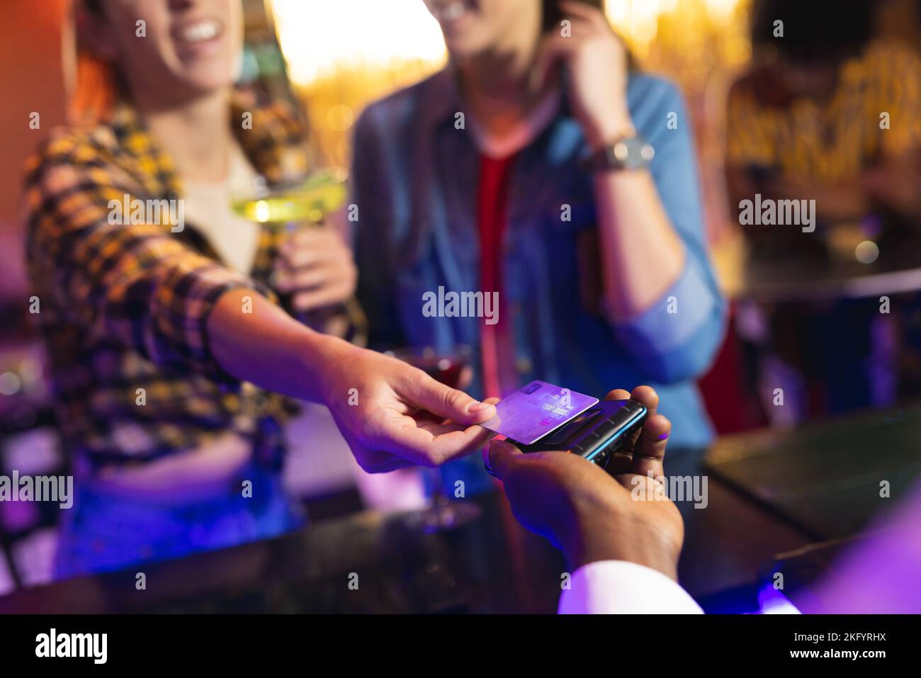 Woman paying for drinks at bar card hi-res stock photography and images ...