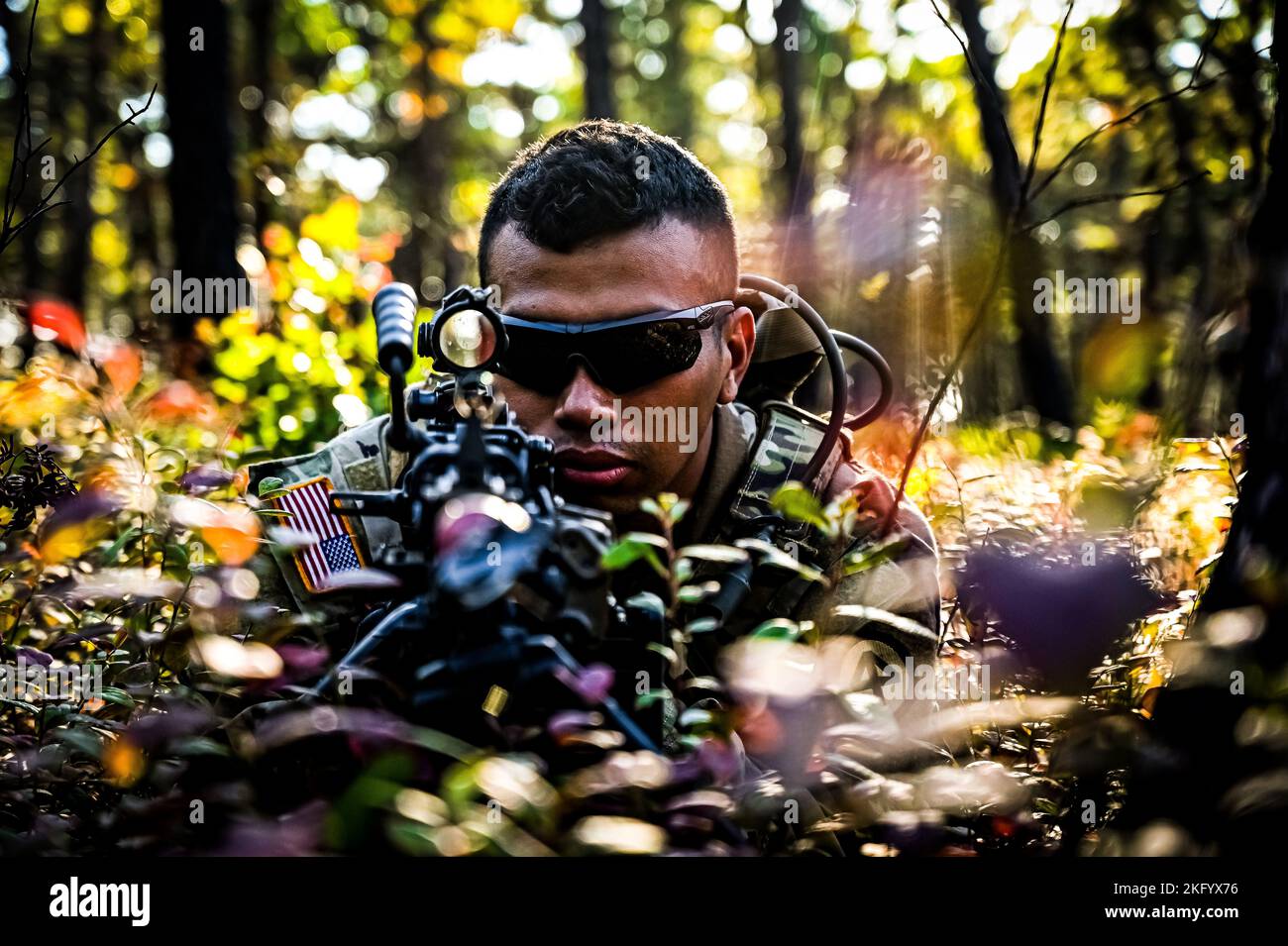 U.S. Army Soldiers assigned to the 113th Infantry Regiment conduct a ...