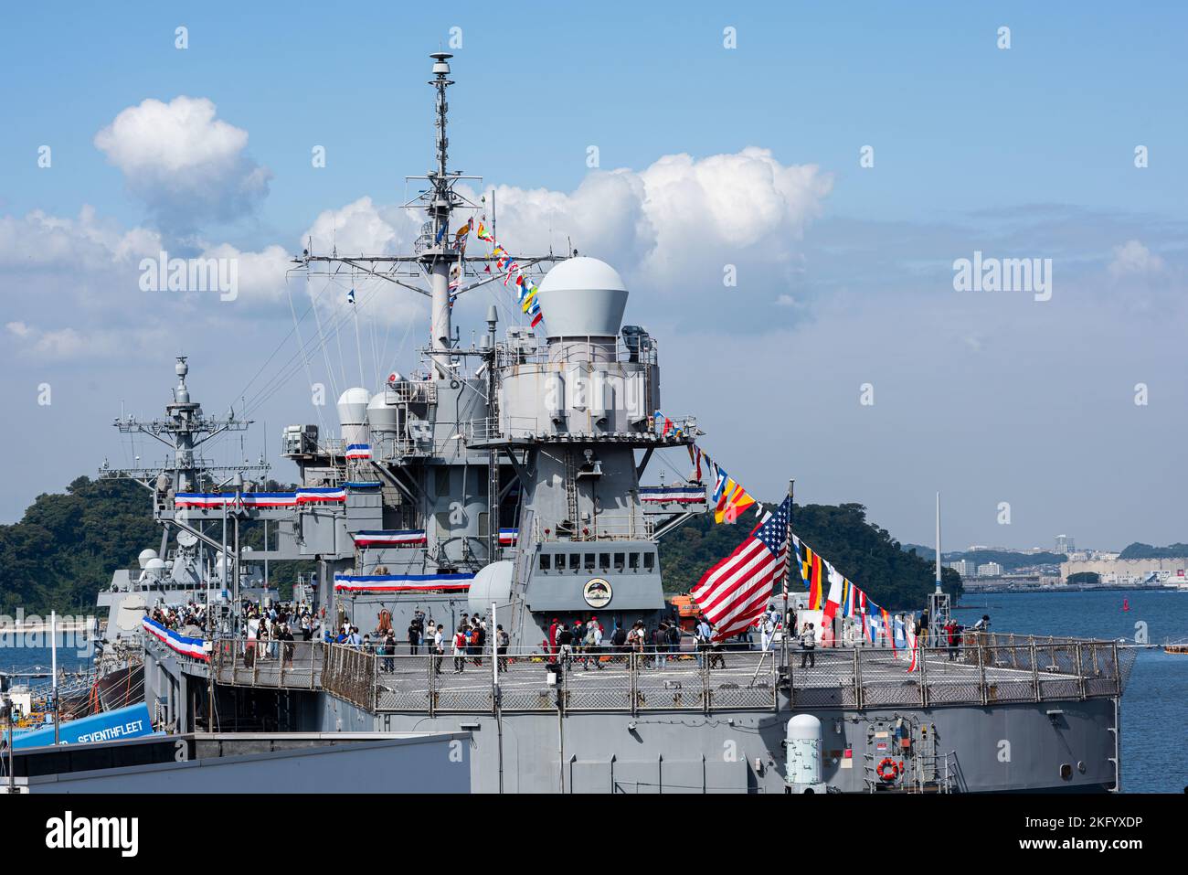 221016-N-XU073-1451 YOKOSUKA, Japan (Oct. 16, 2022) Japanese guests tour U.S. 7th Fleet's ...