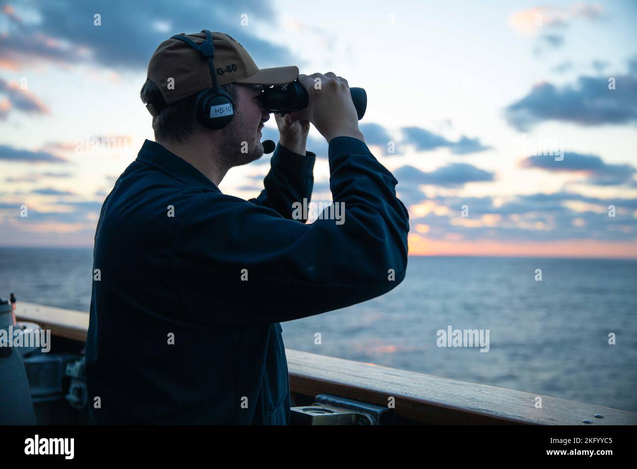 221016-N-LK647-1019 ATLANTIC OCEAN—Operations Specialist 2nd Class ...