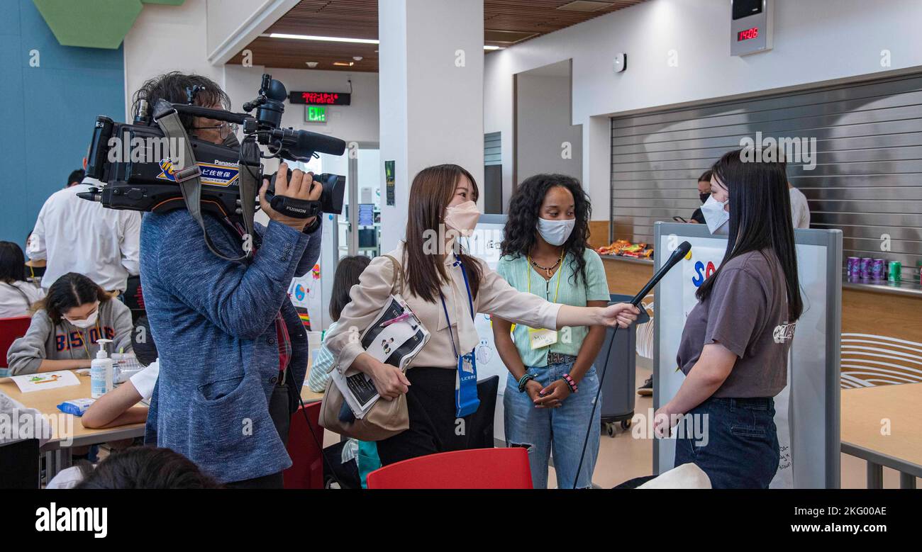 Japanese tv reporter hi-res stock photography and images - Alamy