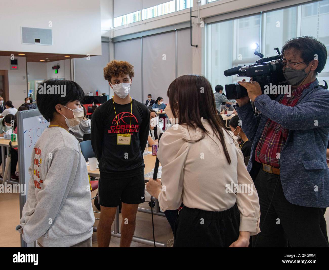 Japanese tv reporter hi-res stock photography and images - Alamy