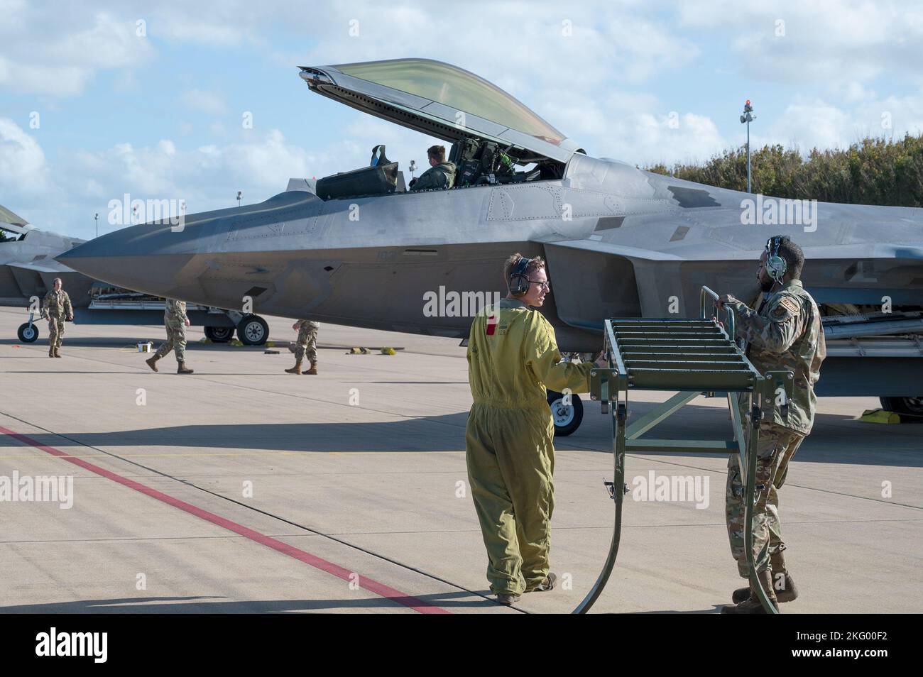 U.S. Air Force maintainers assigned to the 90th Expeditionary Fighter ...