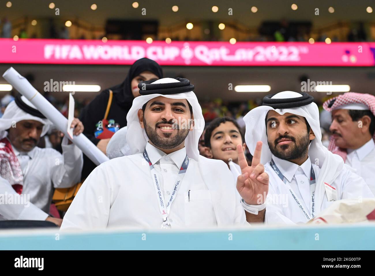Doha, Katar. 20th Nov, 2022. Qatari fans, football fans in typical ...