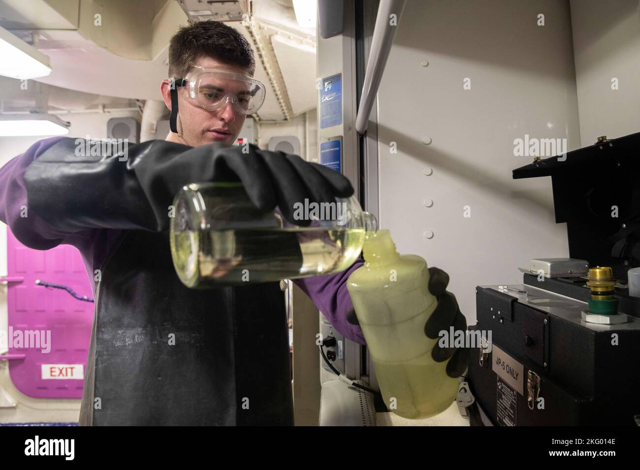 221017-N-CM110-1093 PHILIPPINE SEA (Oct. 16, 2022) – Aviation Boatswain ...