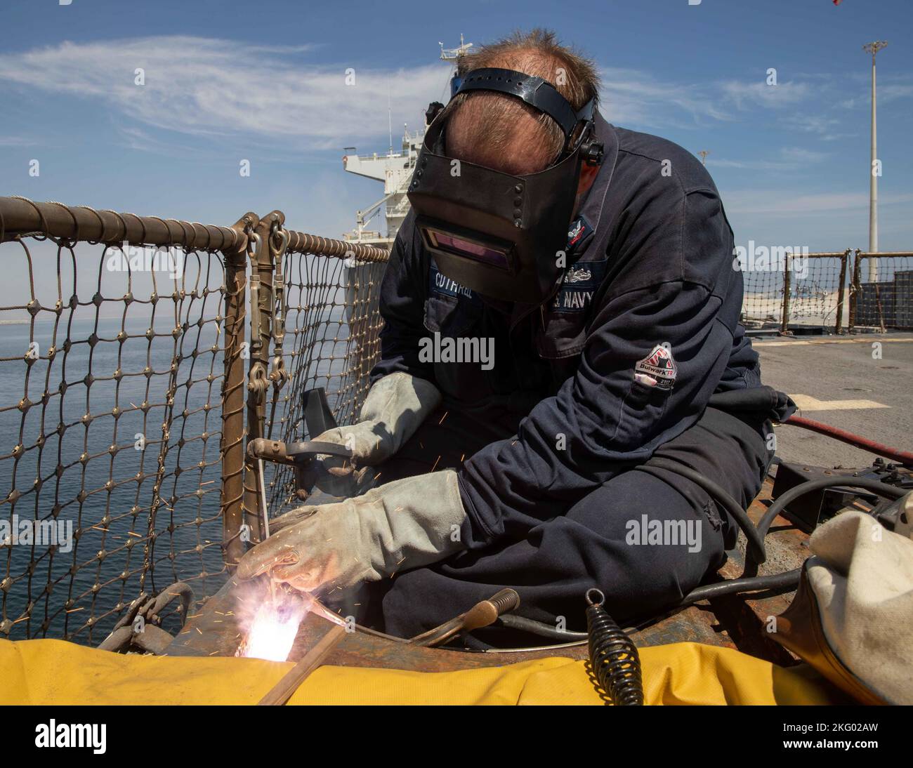 221017-N-EH998-1052 DUQM, Oman (Oct. 17, 2022) Hull Maintenance ...