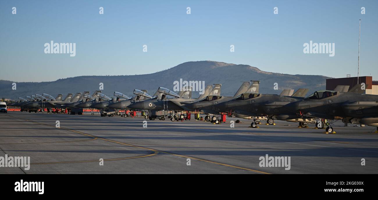 Visiting U.S. Air Force F-35 Lightning II aircraft sit beside 173rd ...