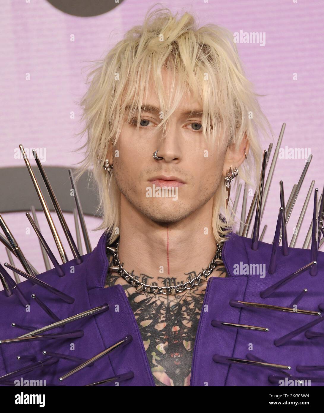 Los Angeles, USA. 20th Nov, 2022. Machine Gun Kelly arrives at the 2022 ...