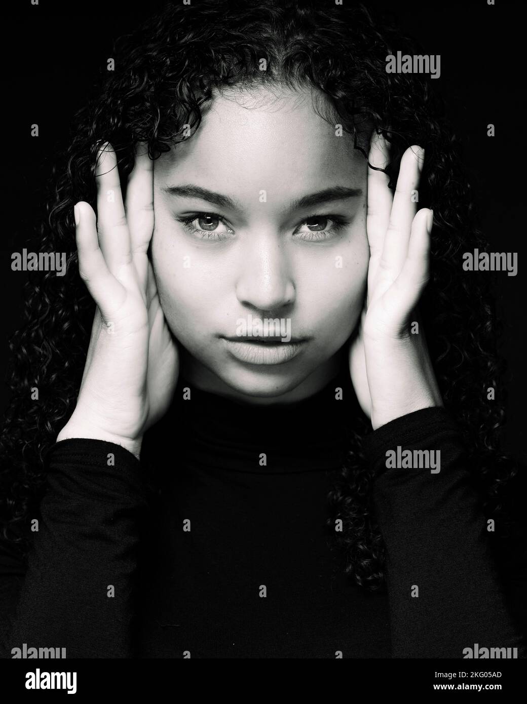 Black woman beautiful face sitting hi-res stock photography and images ...