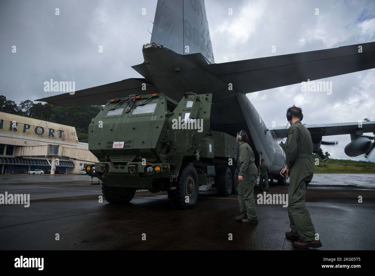 U.S. Marines with Marine Aerial Refueler Transport Squadron (VMGR) 152 and 31st Marine ...