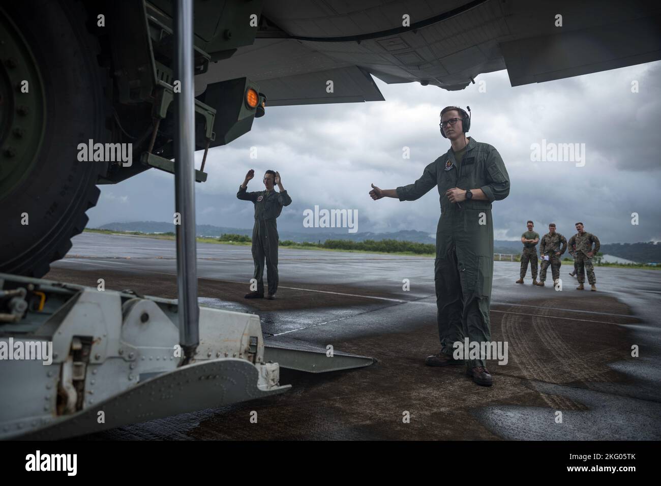 Transporting a load high hi-res stock photography and images - Alamy